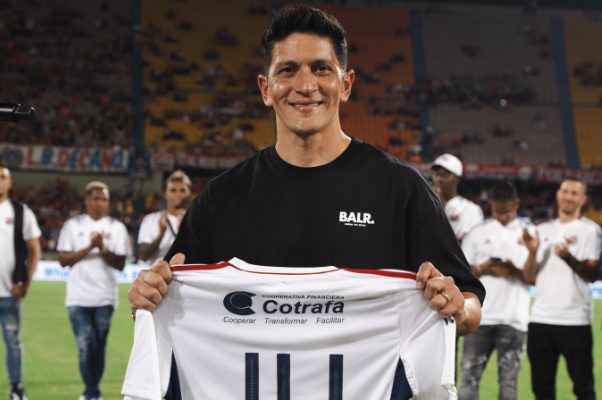 Germán Cano Fue Homenajeado Y Recibió La Camiseta De Los 110 Años Del