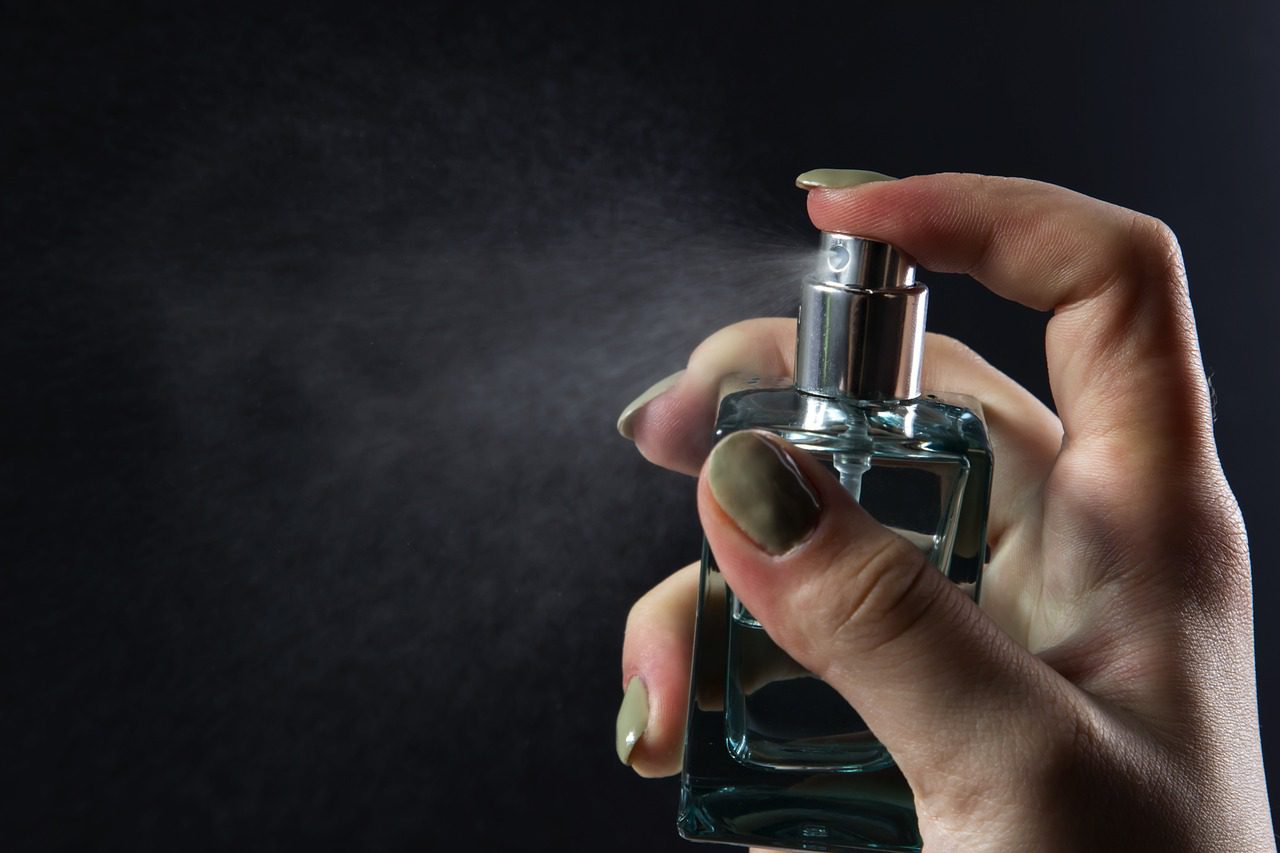 ¿Sabe cómo elegir un perfume? Vea estos consejos de un experto ...